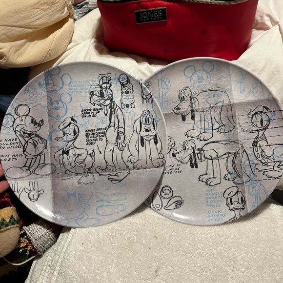 Zac disney plates | Kitchen | Disney Character Sketch Plate Set Gray ...